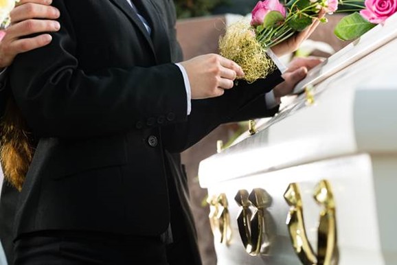 Por Qué es Bueno Que Usted Vaya a Un Funeral